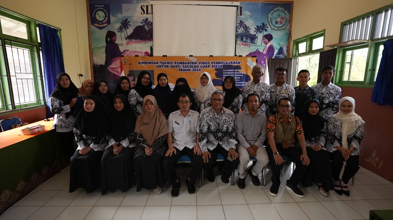 Guru SLB Toboali Membuat Video Pembelajaran